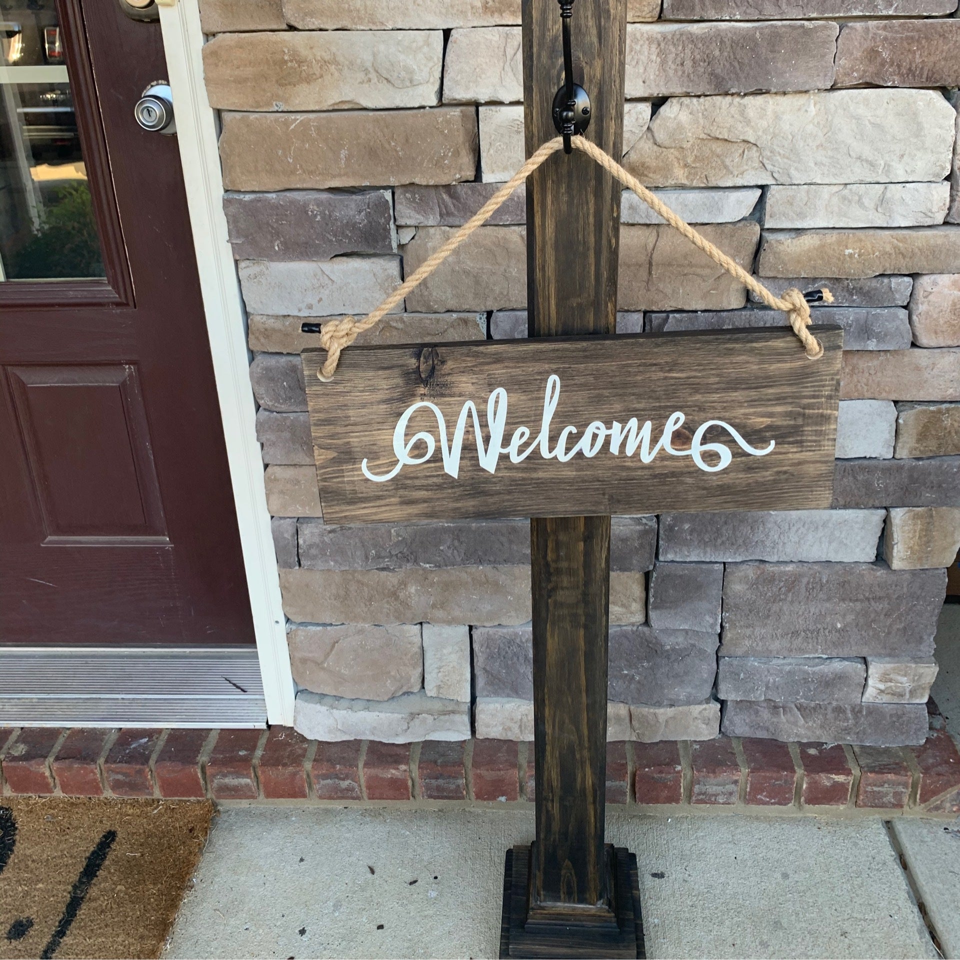 Engraved Welcome Post w/ sign | Henley Made